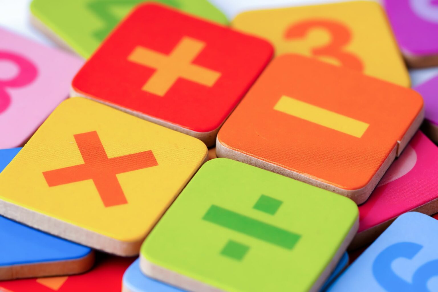 Rechenzeichen einsetzen im Einstellungstest online üben